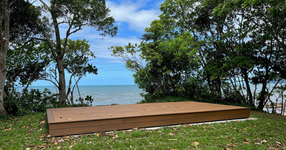Seaside Viewing Platform Gives Immersive View Of Flying Fish Point ...